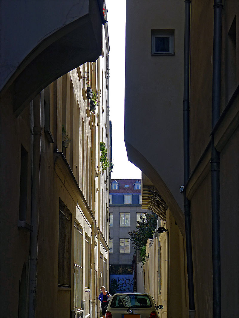 RUELLE SOURDIS A PARIS 3ème. LE MARAIS.