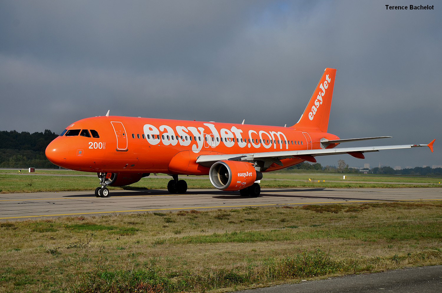 [G-EZUI] A320 EasyJet 200th Airbus c/s