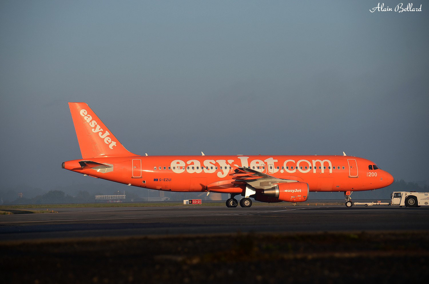 [G-EZUI] A320 EasyJet 200th Airbus c/s
