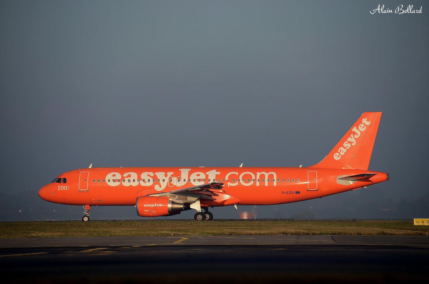[G-EZUI] A320 EasyJet 200th Airbus c/s