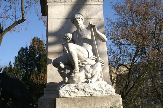 SQUARE BARYE. PARIS 4ème.