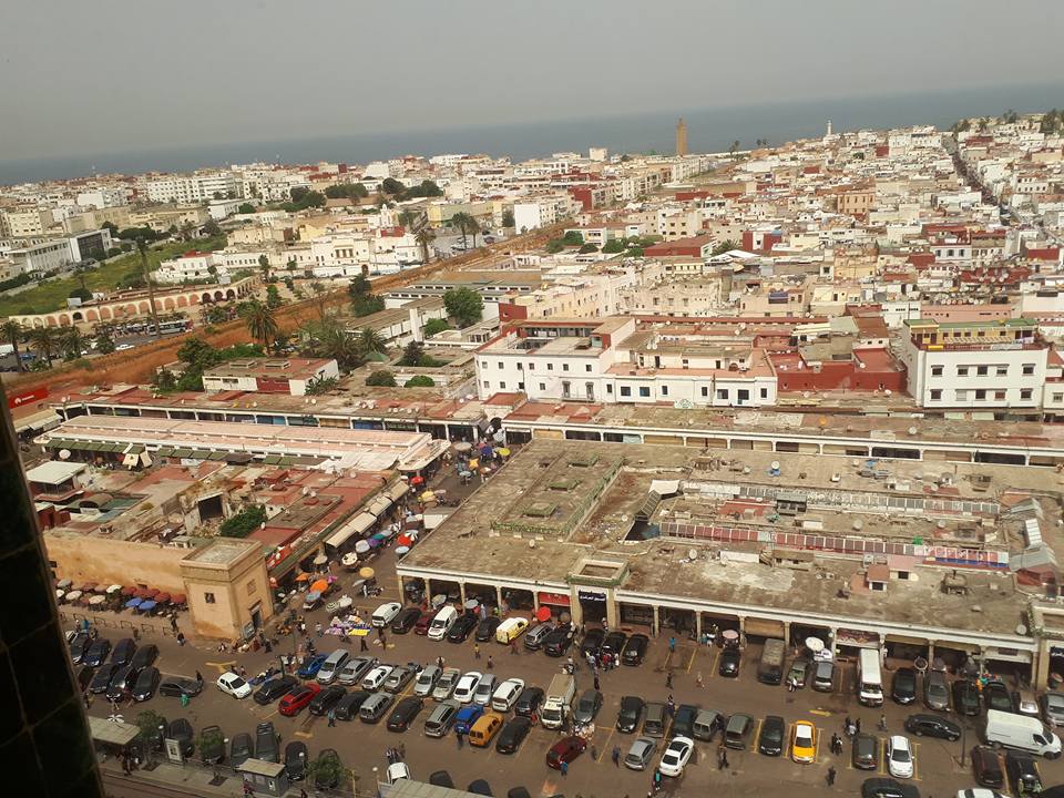 VUE SUR LE MARCHE CENTRAL DEPUIS LA TOUR SAADA A RABAT.