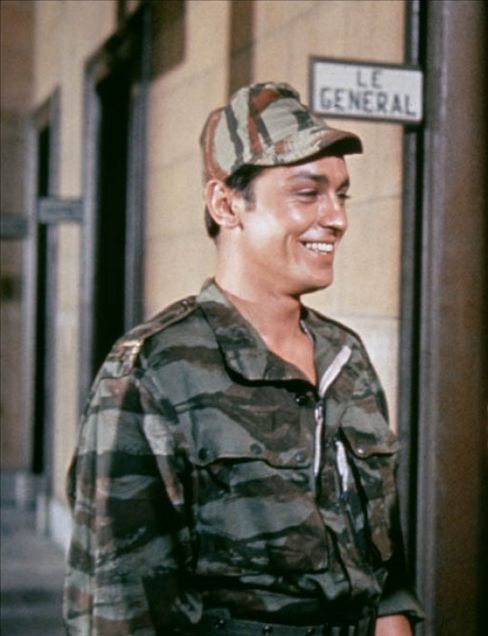 LE SERVICE MILITAIRE DE ALAIN DELON EN 1953.