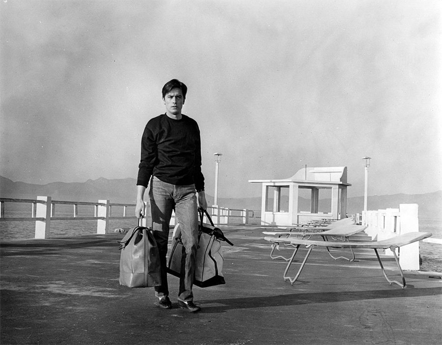LE SERVICE MILITAIRE DE ALAIN DELON EN 1953.