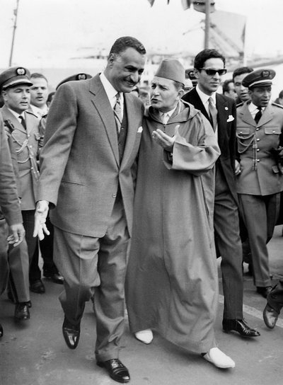 LE ROI MOHAMMED V ET LE PRÉSIDENT ABDEL NASSER D’ÉGYPTE.