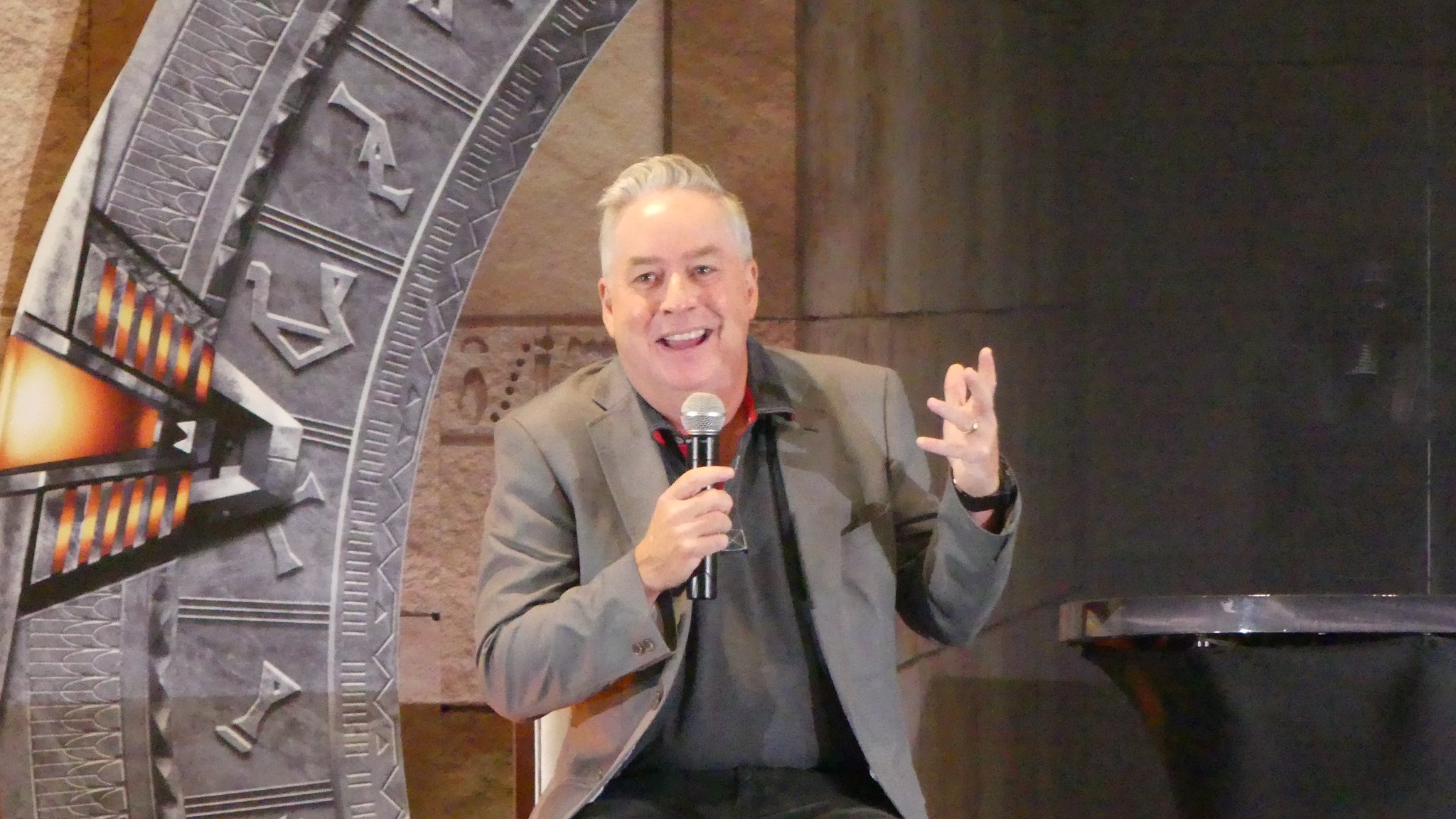 Brad Wright : MGM veut garder Stargate