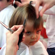 LA PREMIÈRE COUPE DE CHEVEUX DE L'ENFANT JUIF.