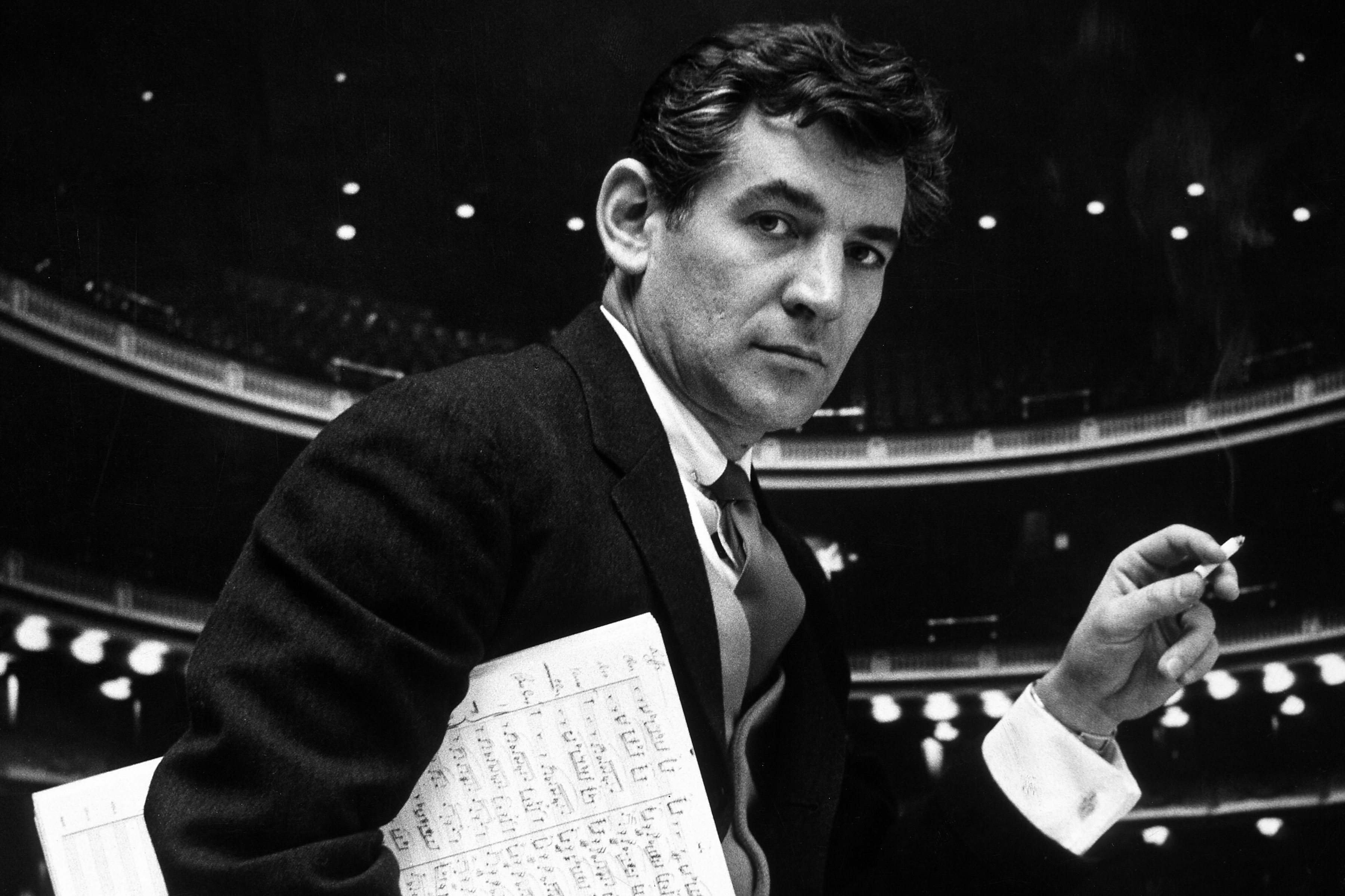 LEONARD BERNSTEIN. GRAND CHEF D'ORCHESTRE.