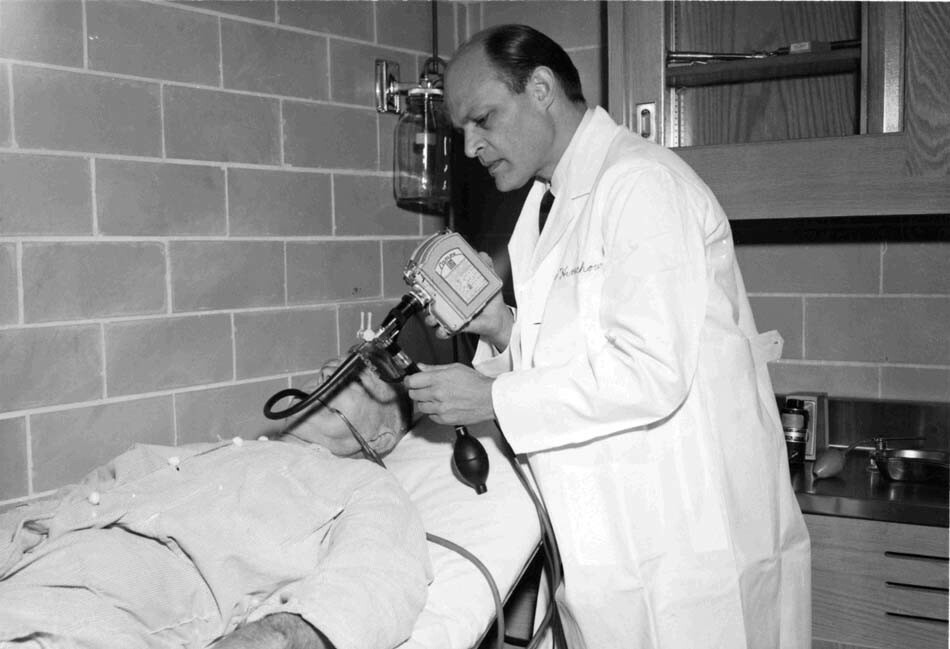 BASIL ISAAC HIRSCHOWITZ. INVENTEUR JUIF DU FIBROSCOPE.