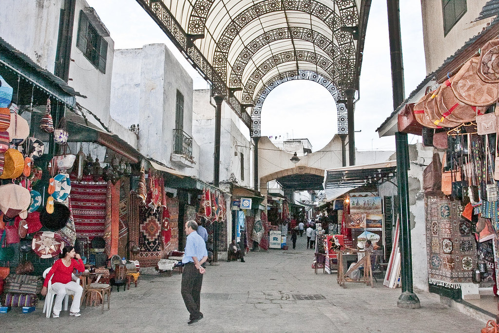 LA RUE SOUIKA EN 1950 A RABAT.