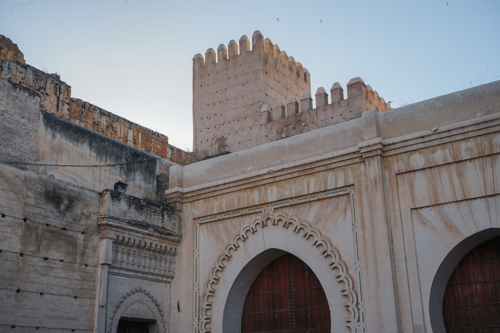 VISITE DE FES. MECHOUAR. RUE FES JDID. BAB SEMMARINE.