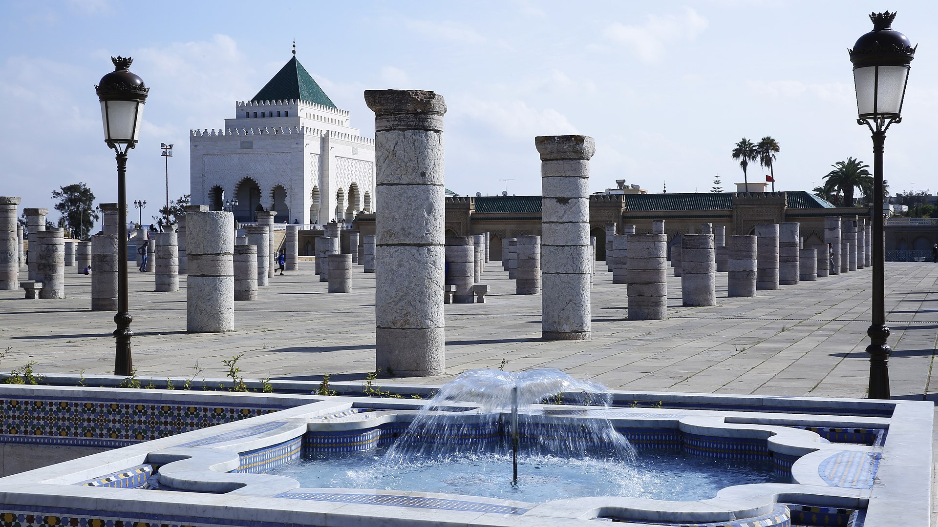 LA TOUR HASSAN ET SES COLONNES A RABAT.