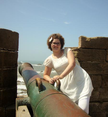 UNE FILLE CANON A ESSAOUIRA. MAROC.