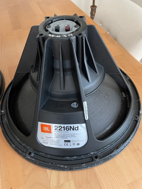 38cm JBL 2216ND